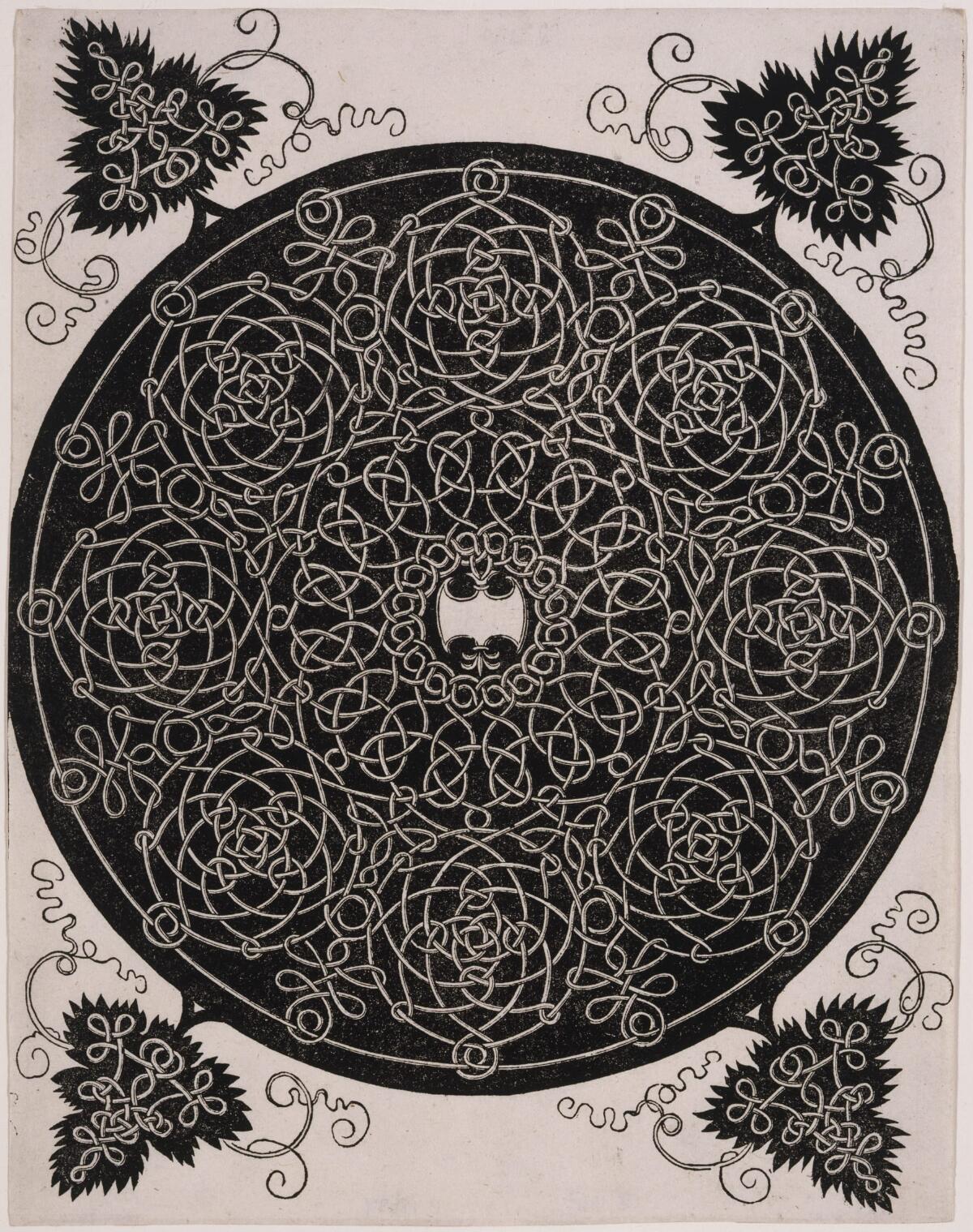 Fifth Knot with Scalloped Shield | Hammer Collections